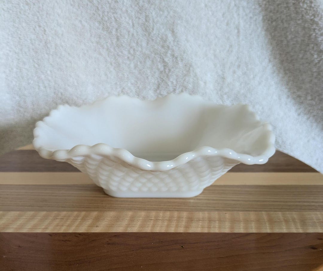 L.e.smith Milk Glass Dish. Diamond Pattern With Scalloped Edging. - Etsy