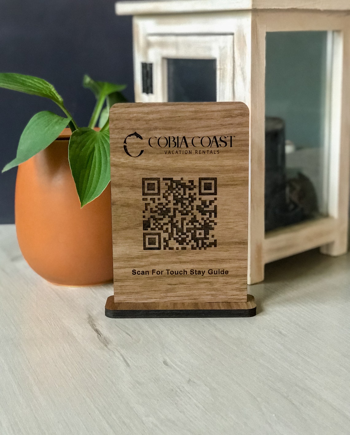 QR Code Schild für Geschäft | QR-Code-Tischschild aus Holz | Logo QR ...