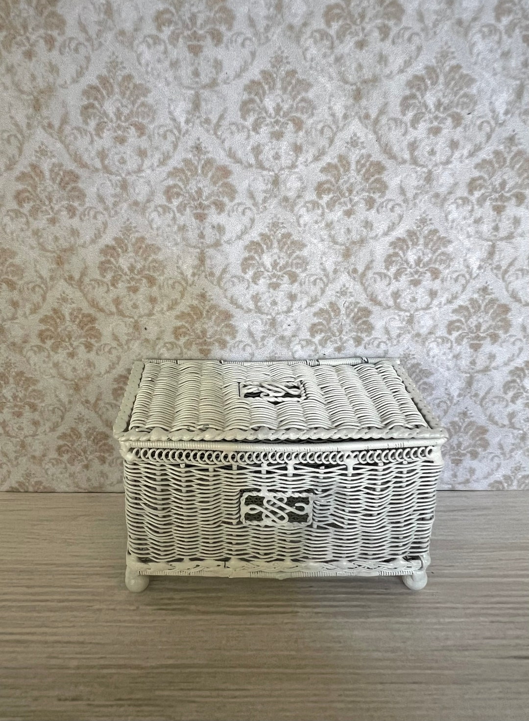 Vintage Dollhouse White Metal Wicker Wire Alice Lacy Trunk Chest 1:12 ...