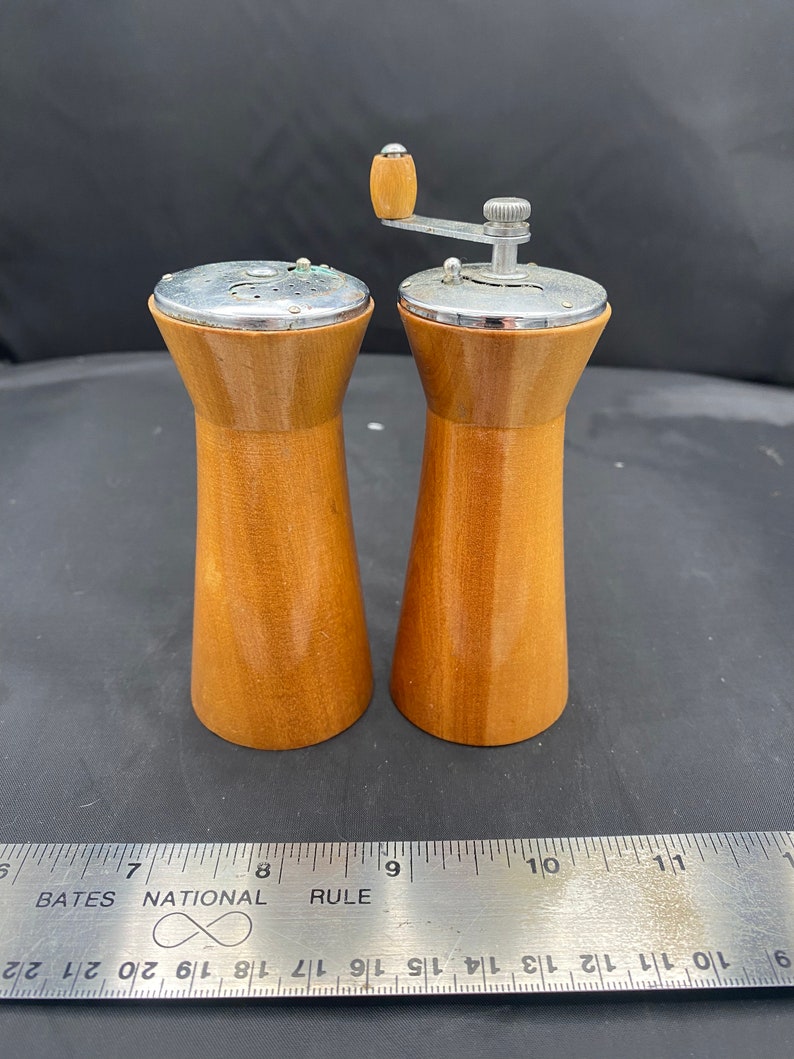 Mid Century Mod S & P Shaker / Grinder - Etsy