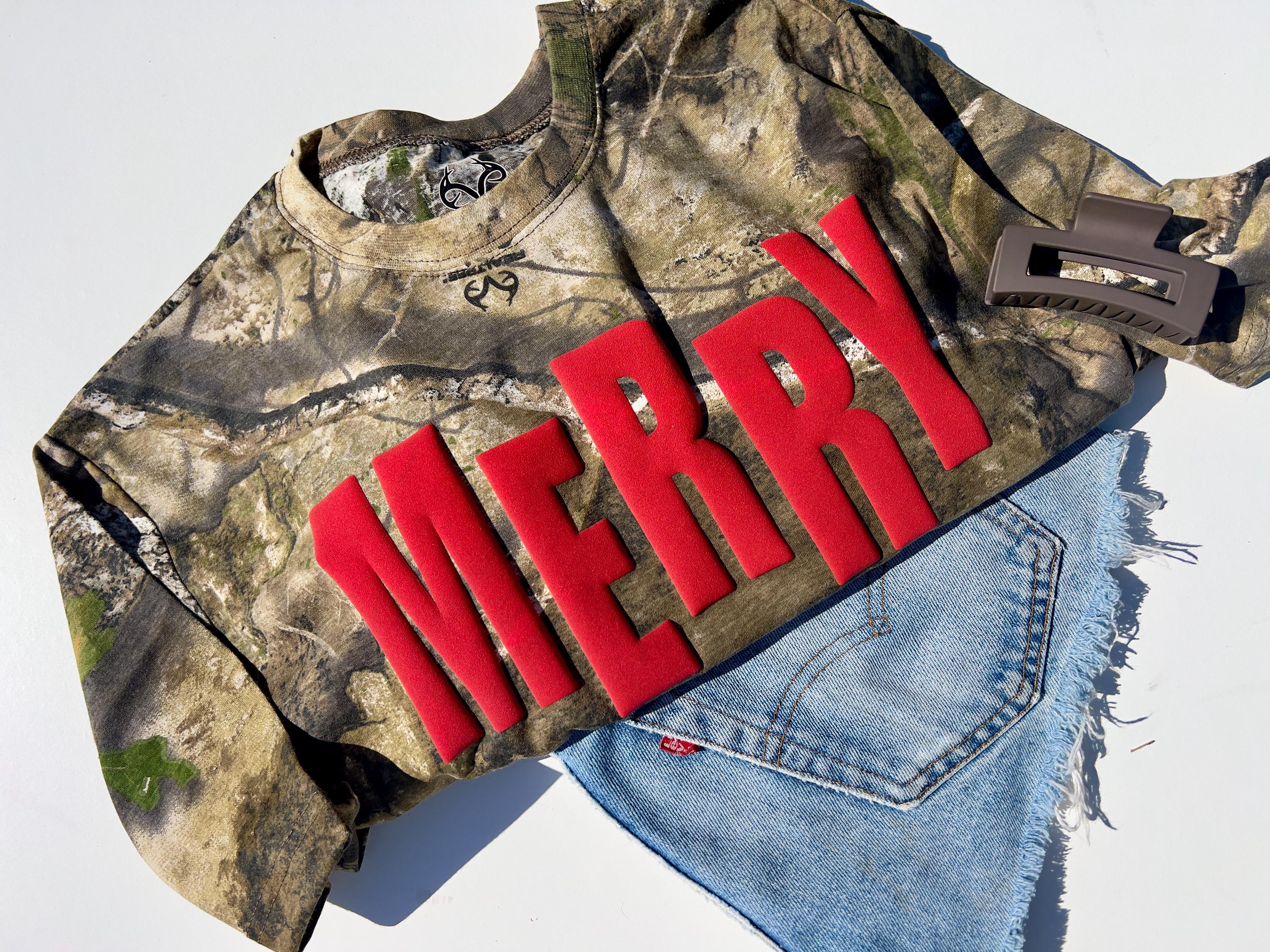 Custom Christmas Merry Realtree Puff Vinyl T-shirt | Short Sleeve Camo ...
