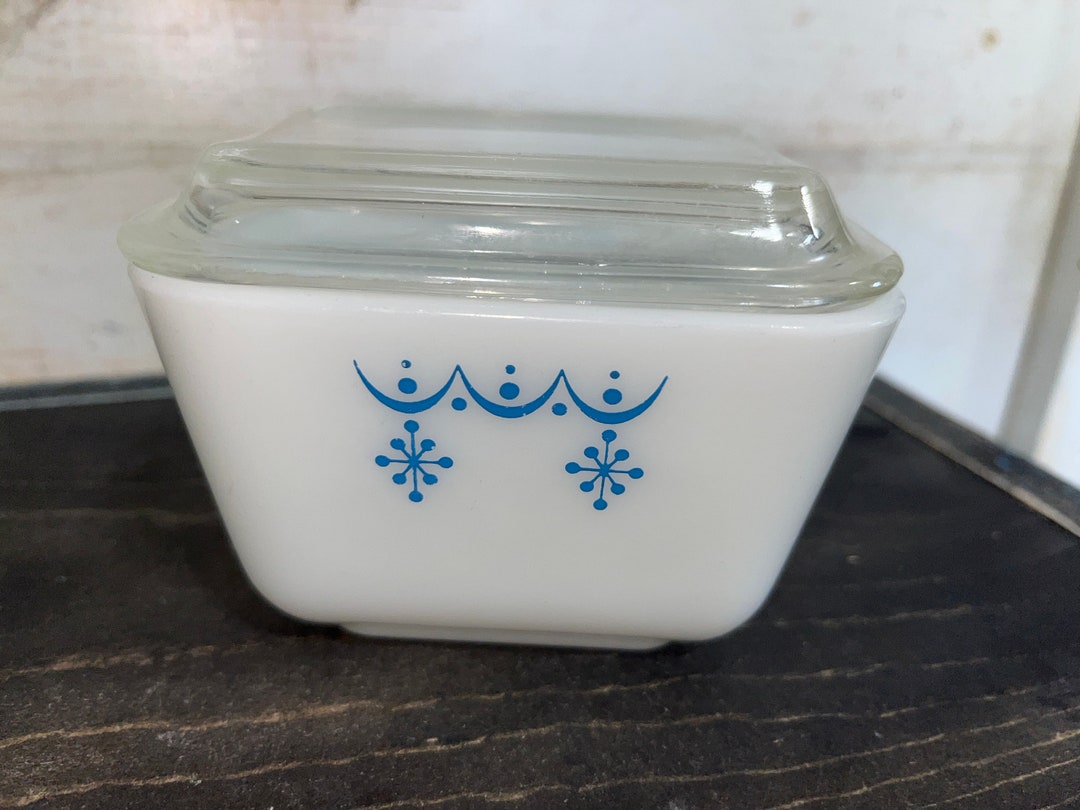 Vintage Pyrex Small #501-B 1 1/2 Cup Blue Snowflake Garland ...