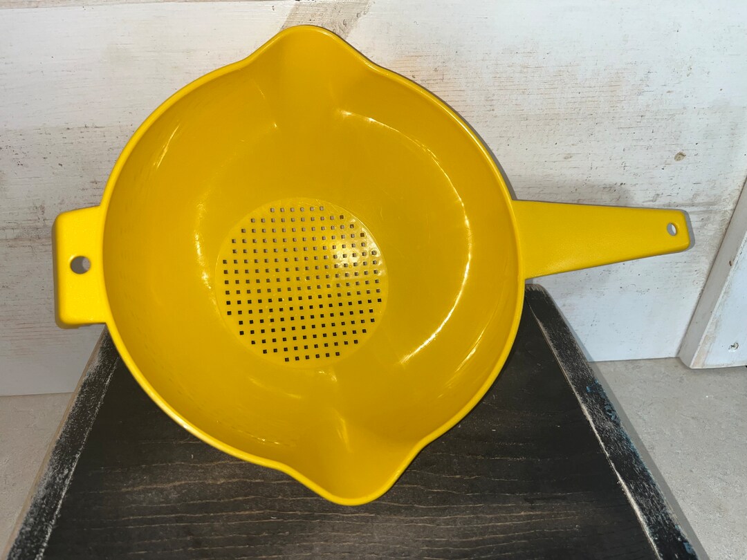 Vintage 1970s Tupperware 2 Quart Yellow Footed Strainer/colander With ...