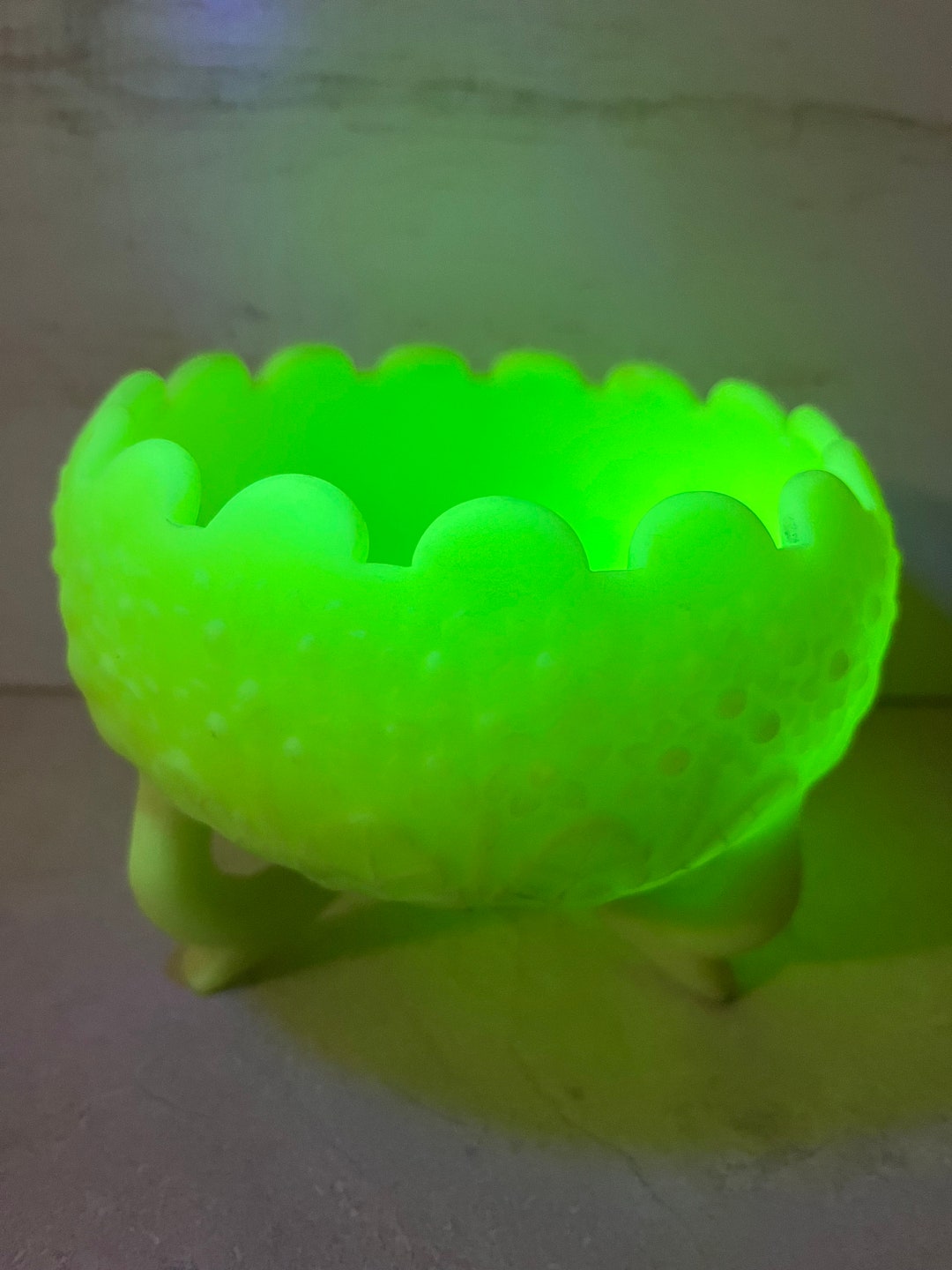 Vintage Fenton Lime Green Vaseline Glass Custard Satin 3 Toed Bowl Leaf ...