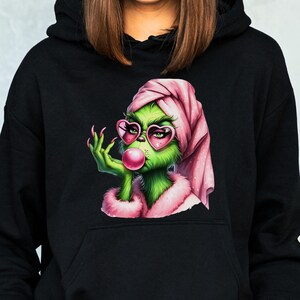 Mama Grinch, Very Demure Grinchmas, Pink Grinchmas Blowing Bubble PNG ...