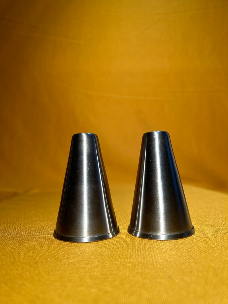 Oneida Brushed Stainless Steel Cone Shaped Salt Pepper Shaker Set MCM ...