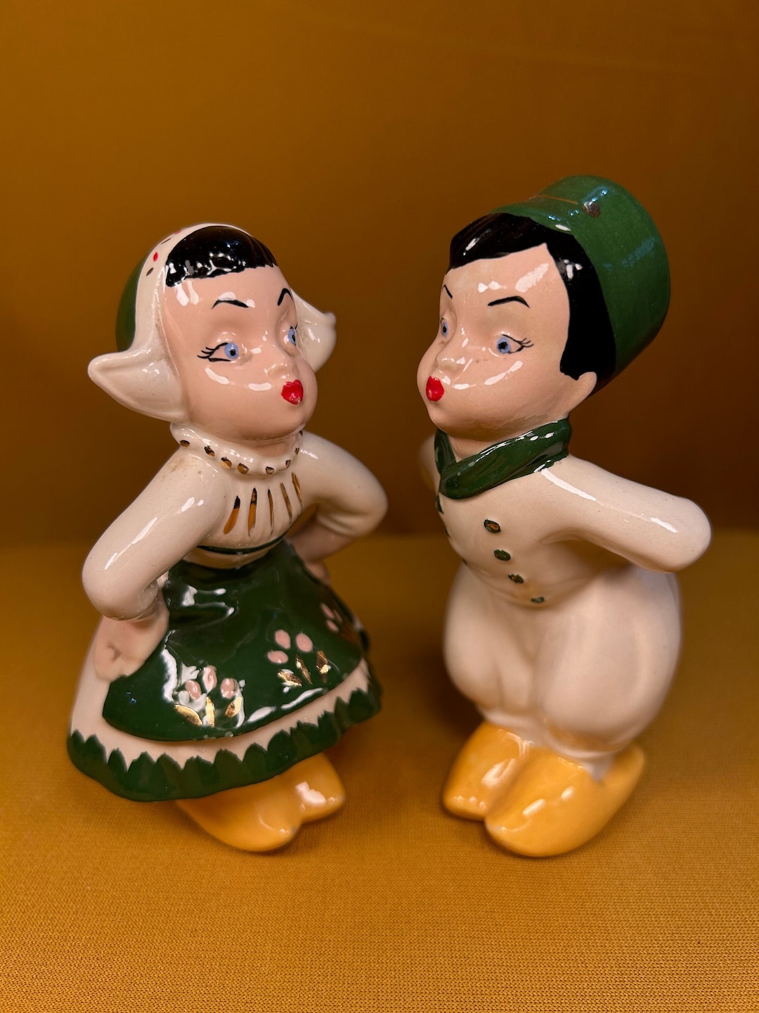 Vintage Kitsch Kissing Dutch Boy and Girl Figurines - Etsy