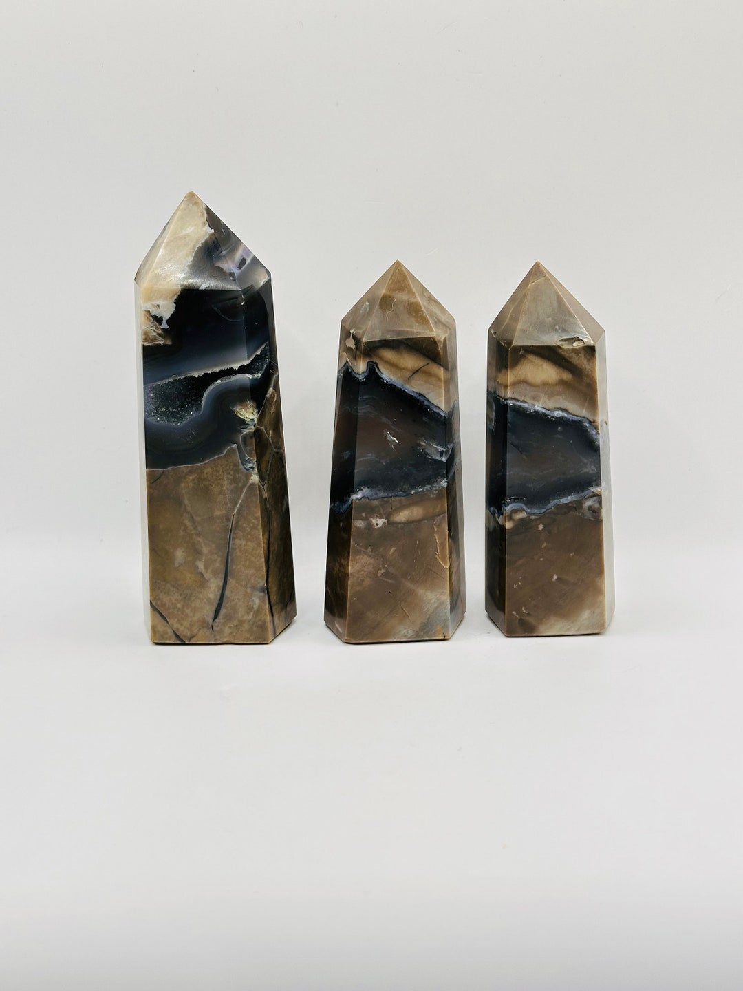 UV Reactive Volcano Agate Towers: Illuminated Elegance, Dynamic Glow ...