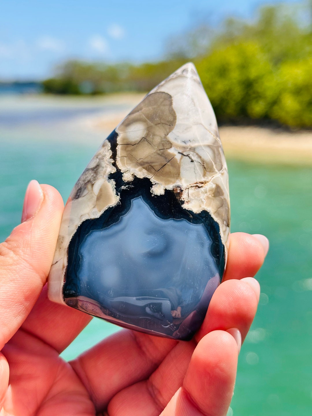 Volcano Agate Symphony: UV Reactive, Charged by the Hawaiian Sea ...