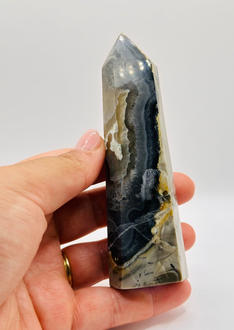 UV Reactive Volcano Agate Towers: Illuminated Elegance, Dynamic Glow ...