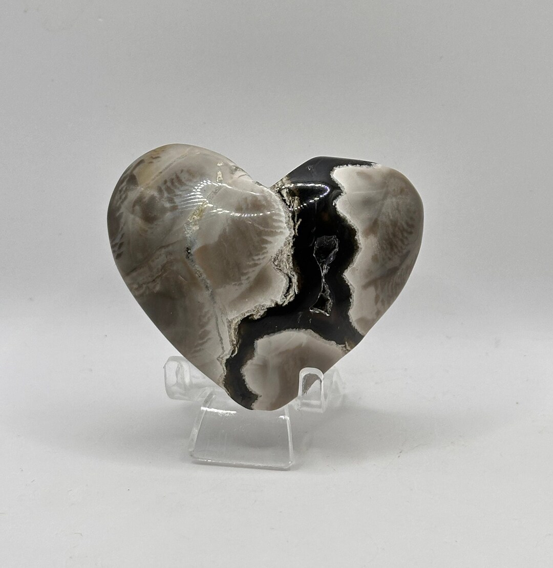UV Reactive Volcano Agate Heart: Mesmerizing Glow Crystal, Natural ...