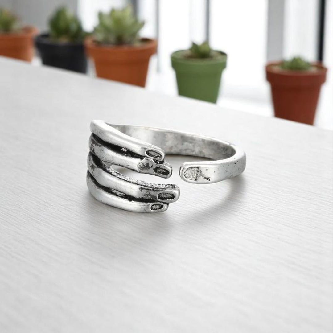 Skeleton Jewelry Gripping Hand Finger Ring, Antique Silver Bohemian ...