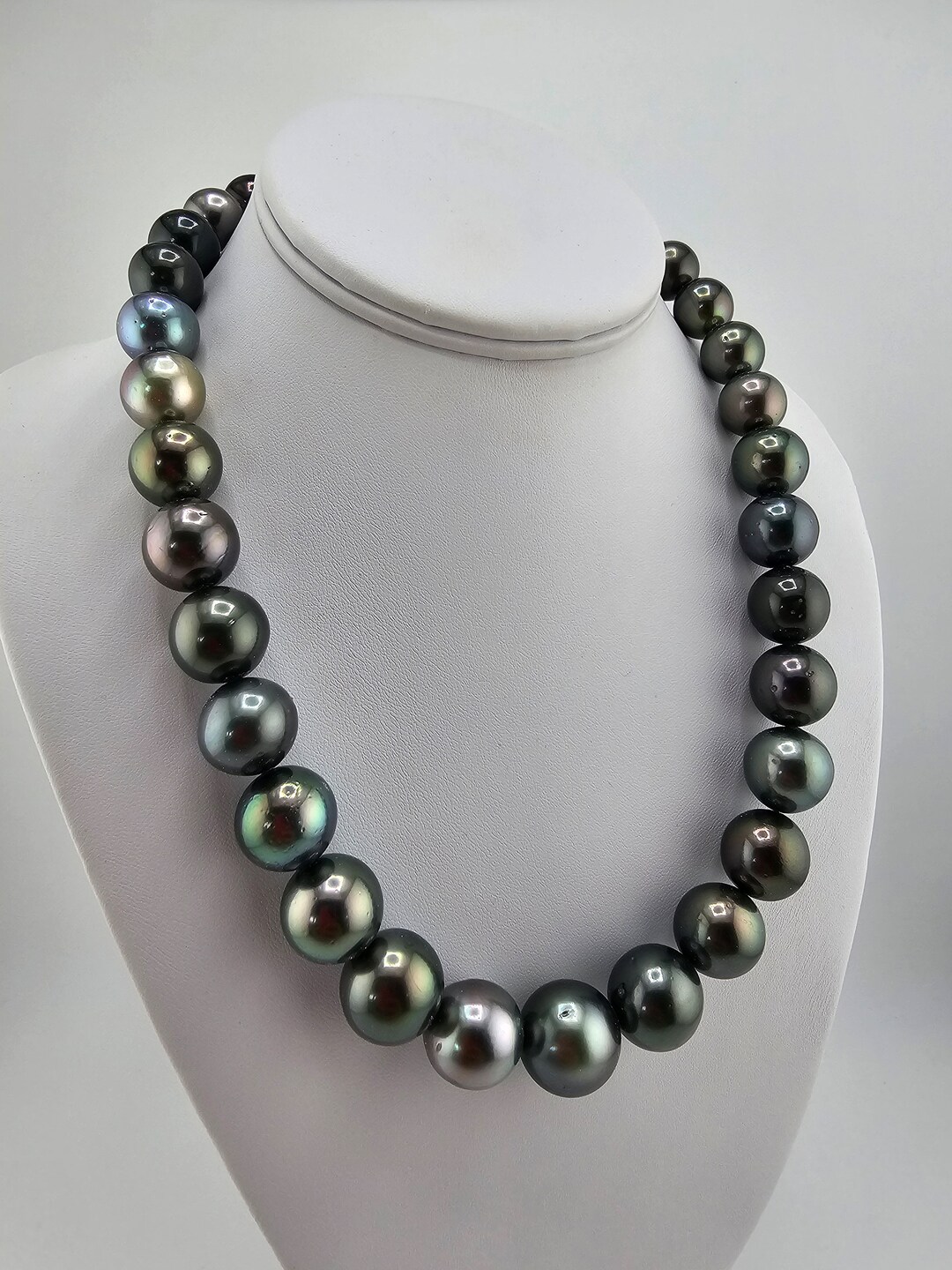 Magnificent Tahitian Pearl Strand. Very Large Pearls Graduating From ...