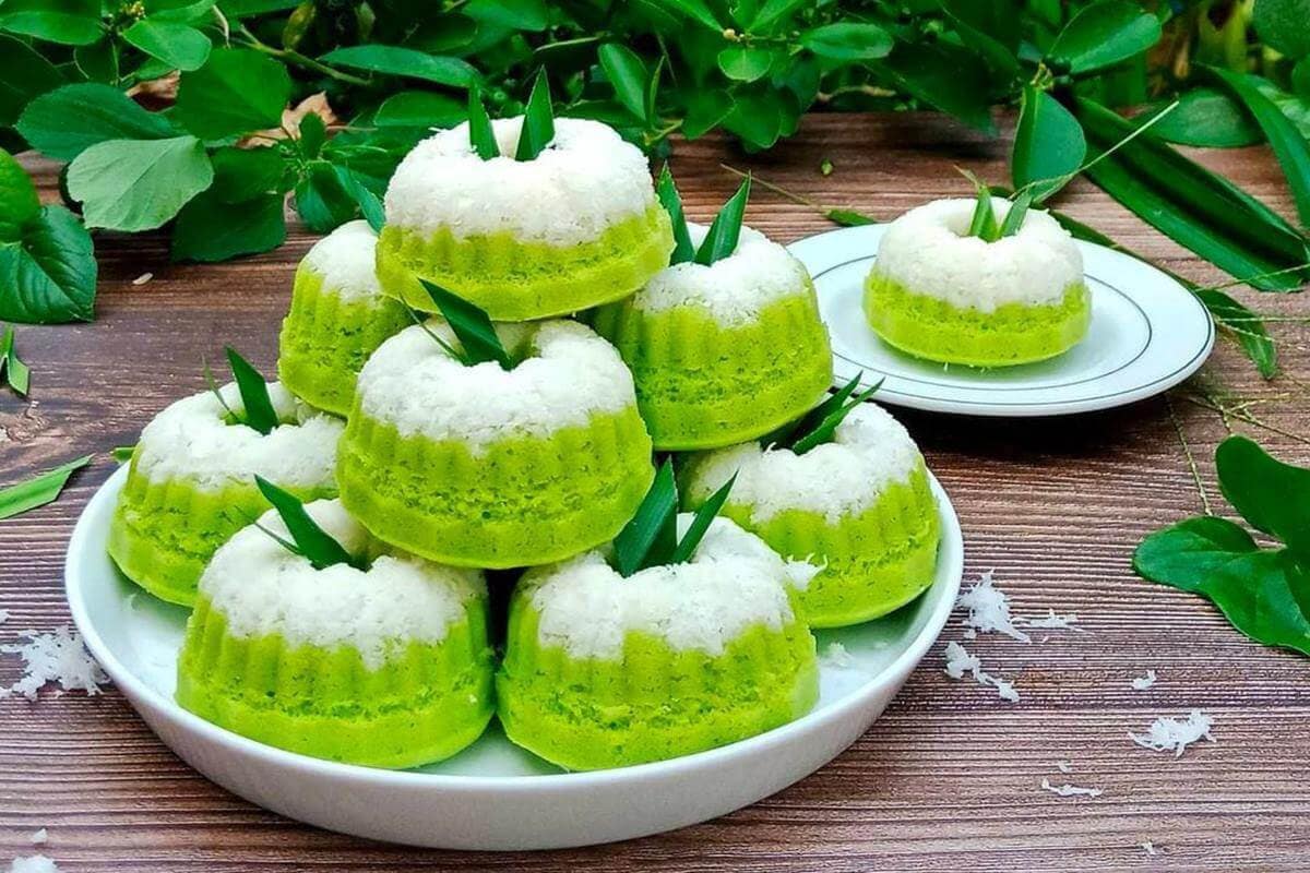 Coconut Putu Ayu Cake, Indonesian Traditional Cake, Indonesian Dessert ...