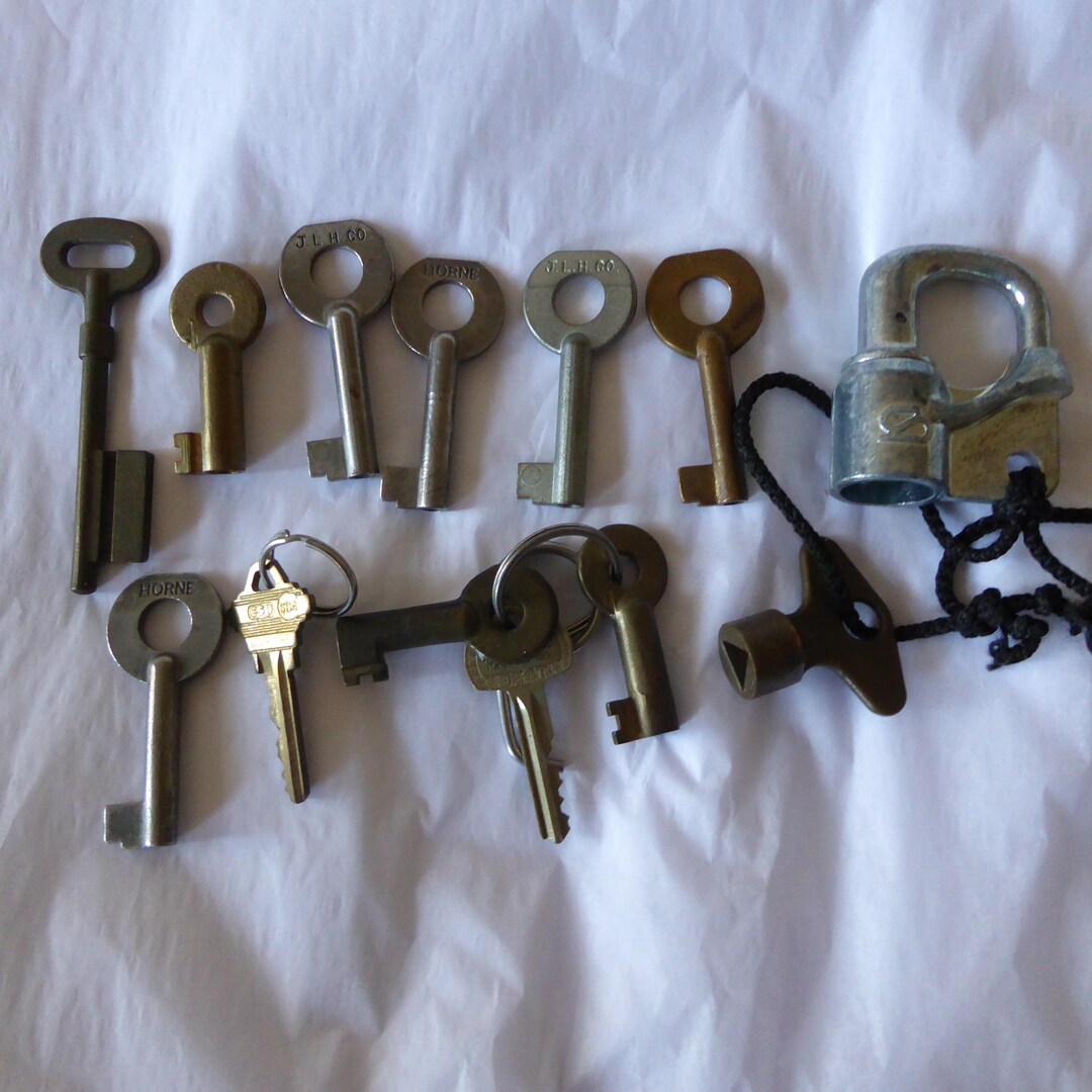 Lot of VTG Hollow Barrel Keys Horne JLH & Others Unmarked Railroad ...