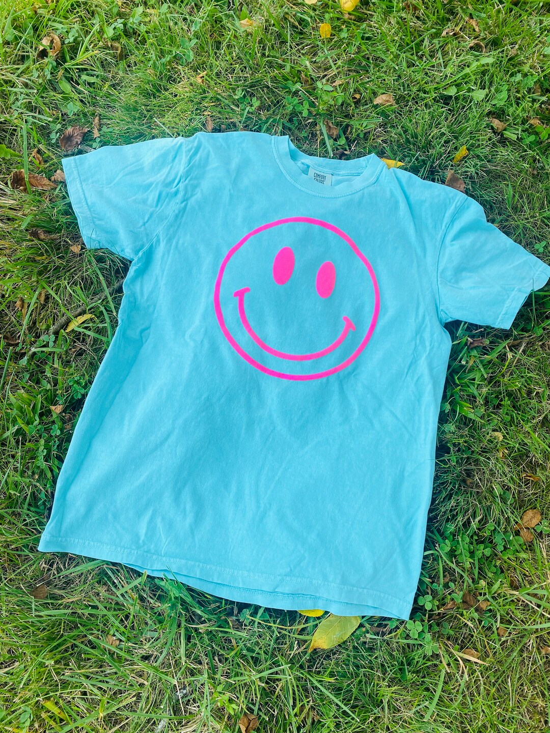 Womans Large Smiley Face Tee Smiley Face Preppy Shirts Adult Shirts ...