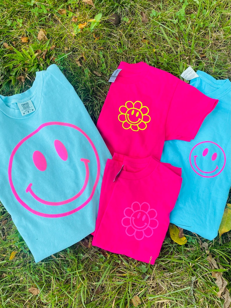 Womans Large Smiley Face Tee Smiley Face Preppy Shirts Adult Shirts ...