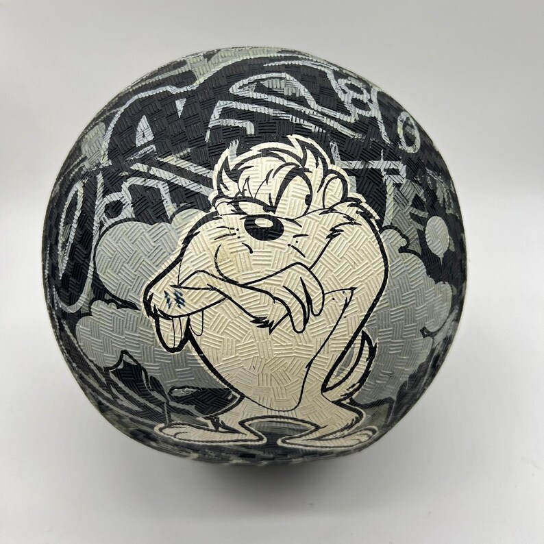 Warner Bros Looney Tunes Tasmanian Devil Taz Kickball Black Vintage ...