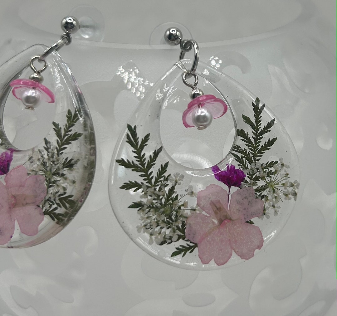 Cute Boho Style Resin Earring, Handmade With Dried Flowers and Uv Resin ...