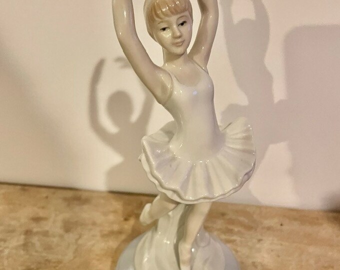Vintage I Porcelain Ballerina Music Box I Dancing Ballerina Figurine I