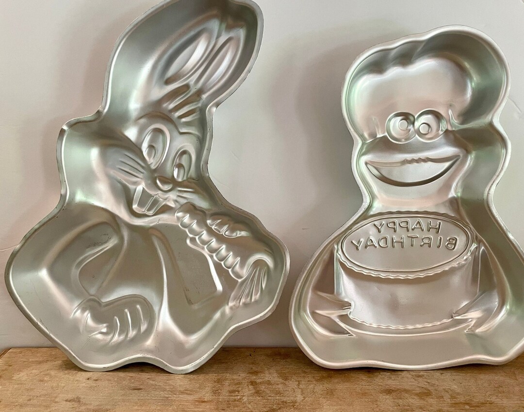 Vintage Bugs Bunny Cake Pan Warner Bros Inc. Wilton Cake Pan, Aluminum ...