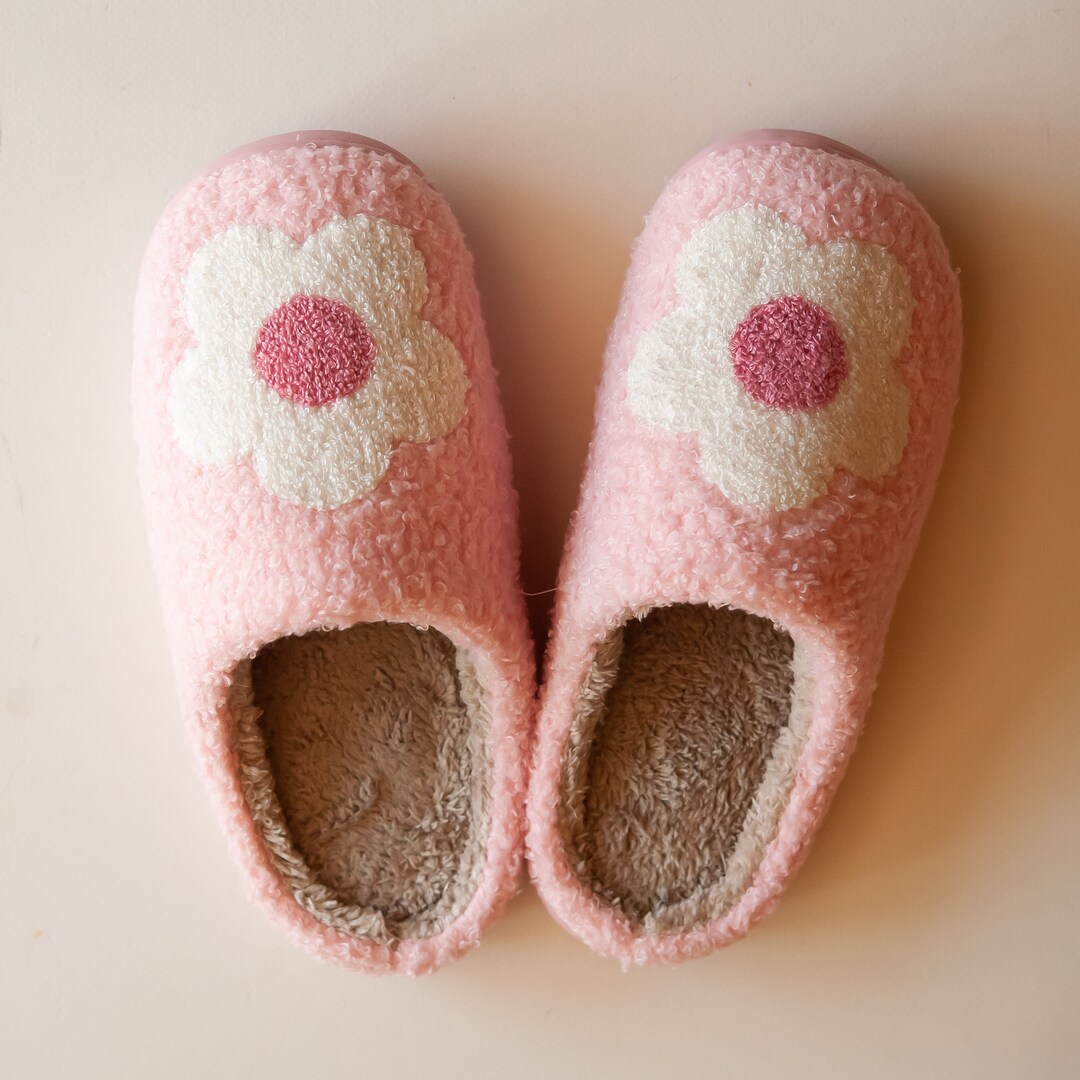 Cozy Pink Flower Slippers Cute and Comfortable Indoor Footwear for ...