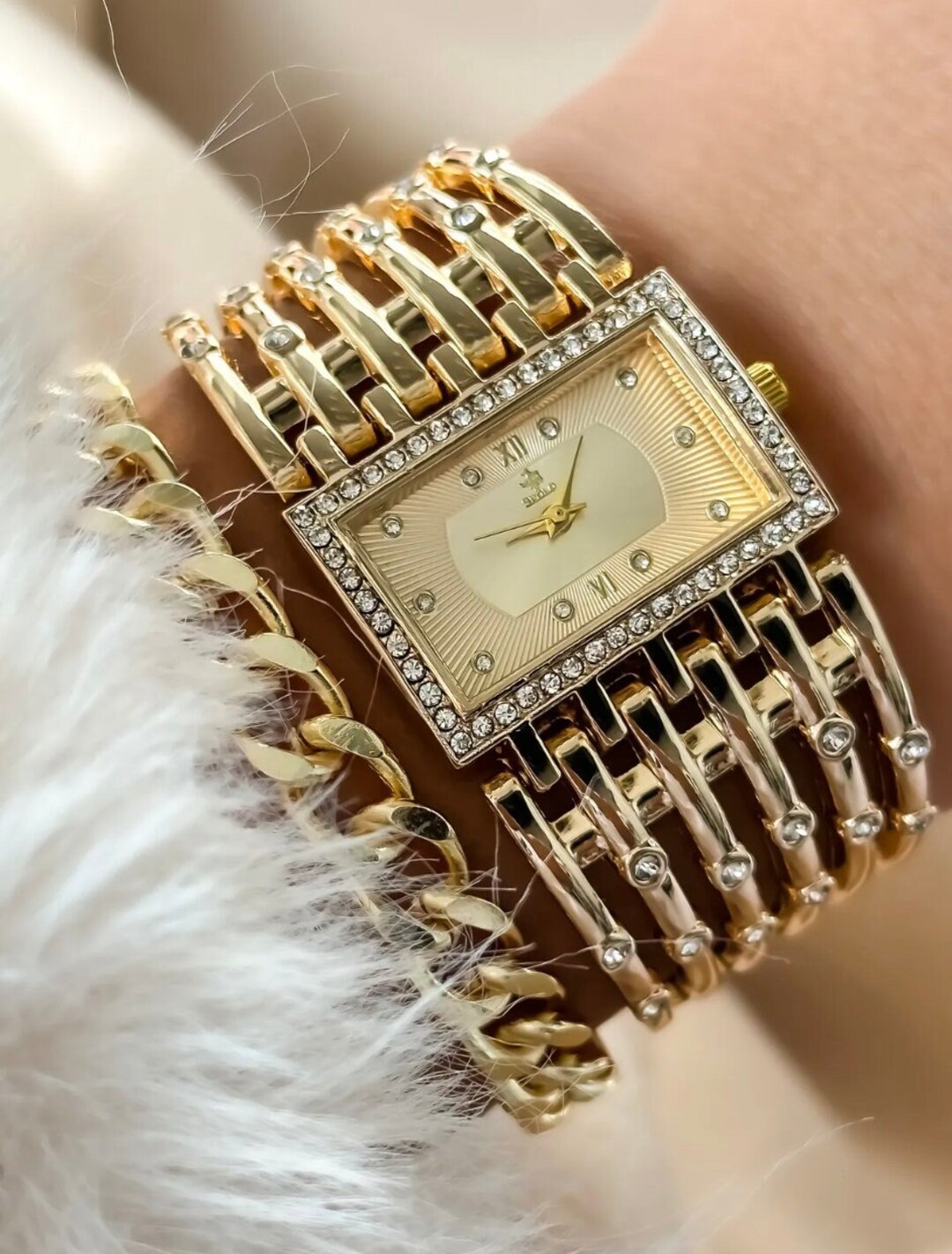 Women's Wristwatch Rib Model Clamp Cord Gold Color Stylish Women's ...