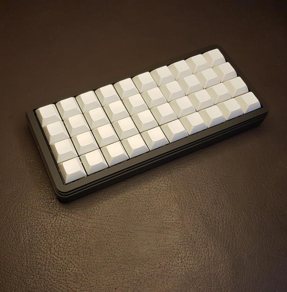 Pabile Encased P40 40-key 4x10 Grid Programmable Wired RP2040 or BLE ...