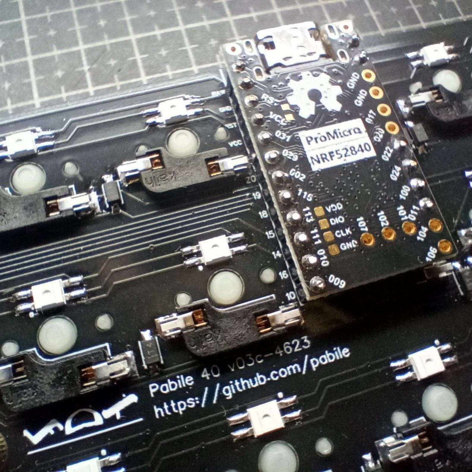 Pabile DIY P40 40-key 4x10 Grid Programmable Wired RP2040 or BLE ...