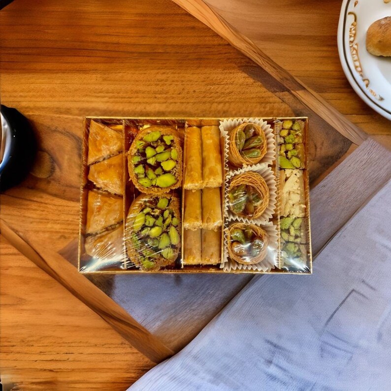Premium Delicious Mini Mix Baklava, With Pistachio, Walnut Baklava ...