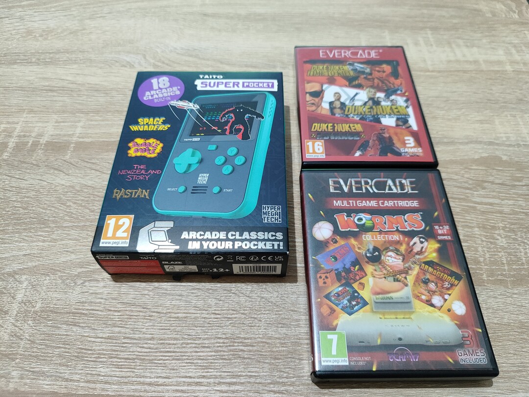 Hyper Mega Tech! Taito Super Pocket Retro System With 2 Games & Case ...