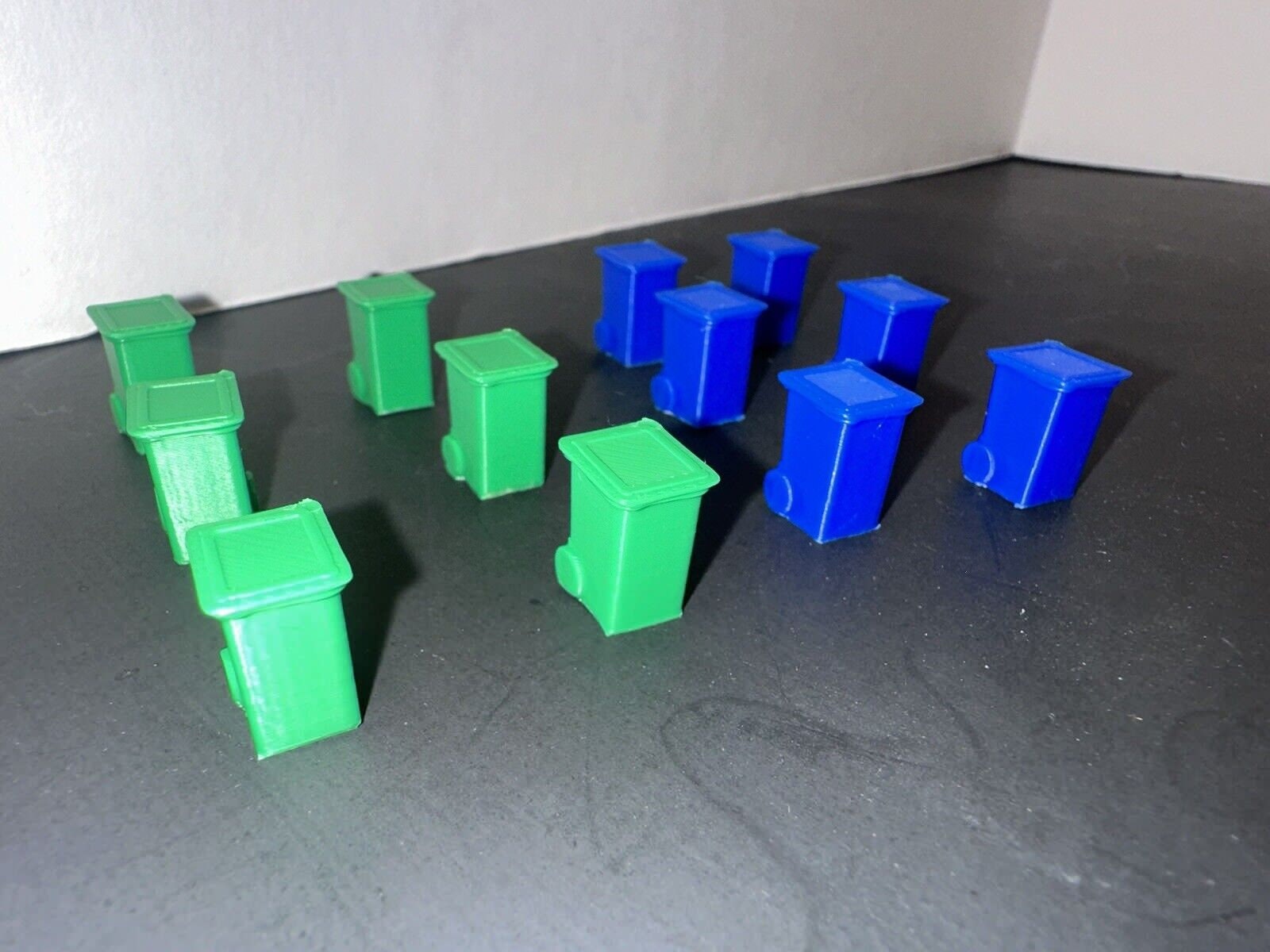 HO Scale Garbage Cans (12 Pack) Trash Bins 1:87 Recycling Containers ...