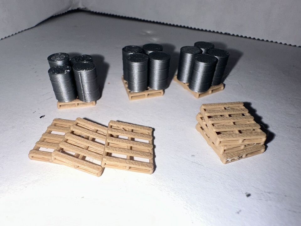HO Scale Pallets and Oil Drums 22 Pieces 1:87 Construction Equipment ...