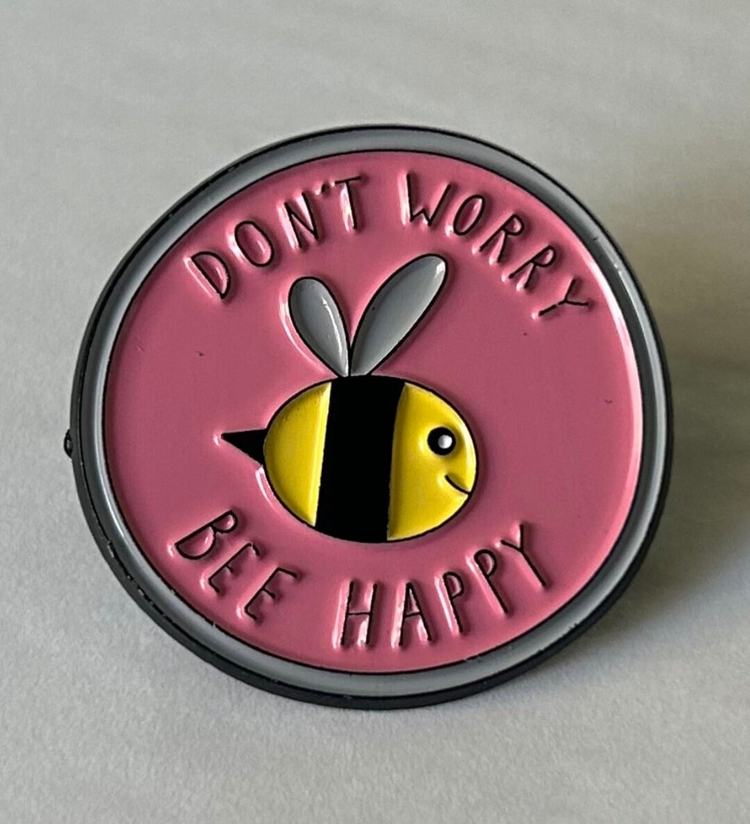 Pretty don't Worry Bee Happy Lapel Pin Cartoon Brooches Jewelry ...