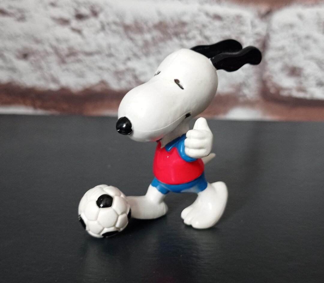 Peanuts 2.5 PVC Figure Soccer Snoopy United Feature - Etsy