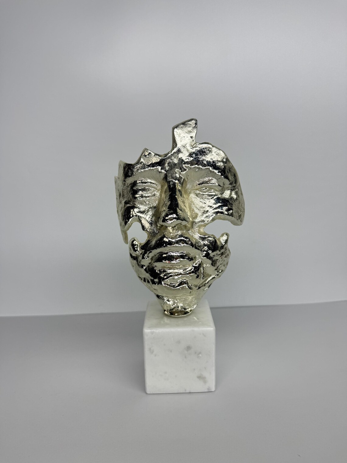 Abstract Face Sculpture – Surreal Gold or Bronze Art Statue – Emotional ...
