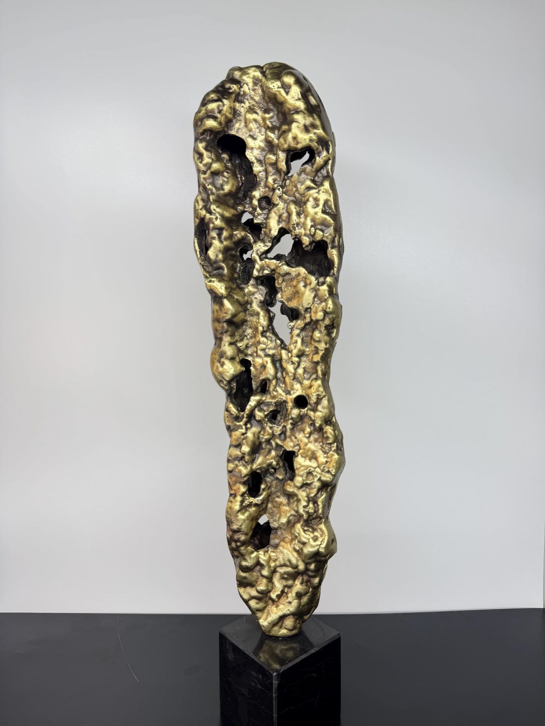 Abstract Bronze Face Sculpture – Modern Textured Art Statue With Marble ...