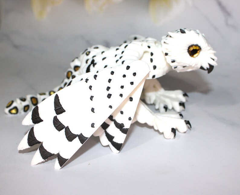 3D Printed Articulated Gryphon Fidget Figurine: 9x10.5 Wingspan - Etsy