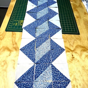 Twisted Pole Table Runner Pattern, Beginner-friendly Quilt (digital PDF) - Etsy