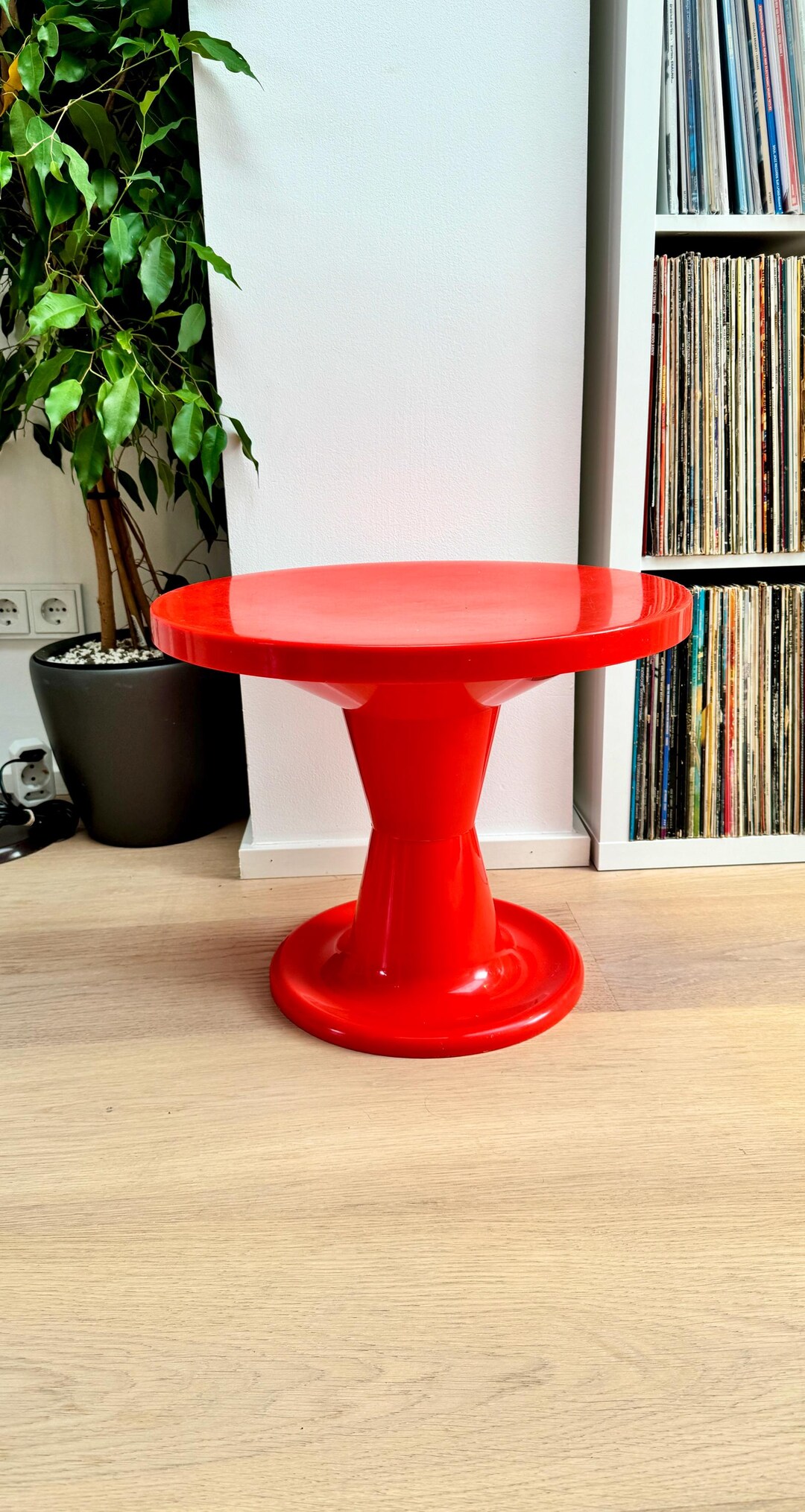 Red Plastic Side Table by Ole Gjerløv-knudsen & Torben Lind for Orth ...