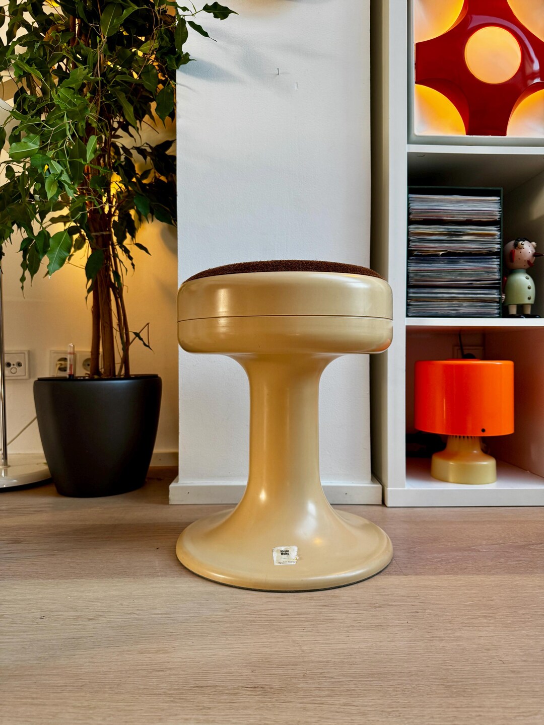 Kleine Wolke Vintage Tulip Stool – 1960s/1970s Space Age Design – Beige ...