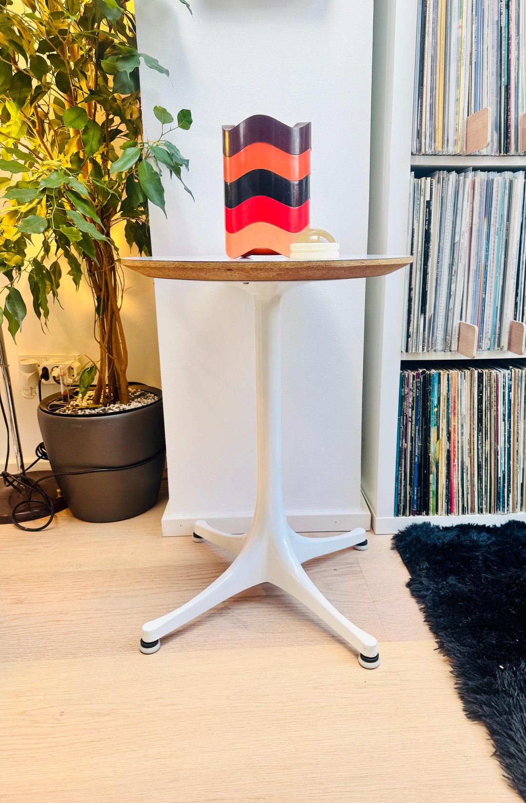 Charles Eames for Herman Miller Collection Pedestal Side Table 1960s ...