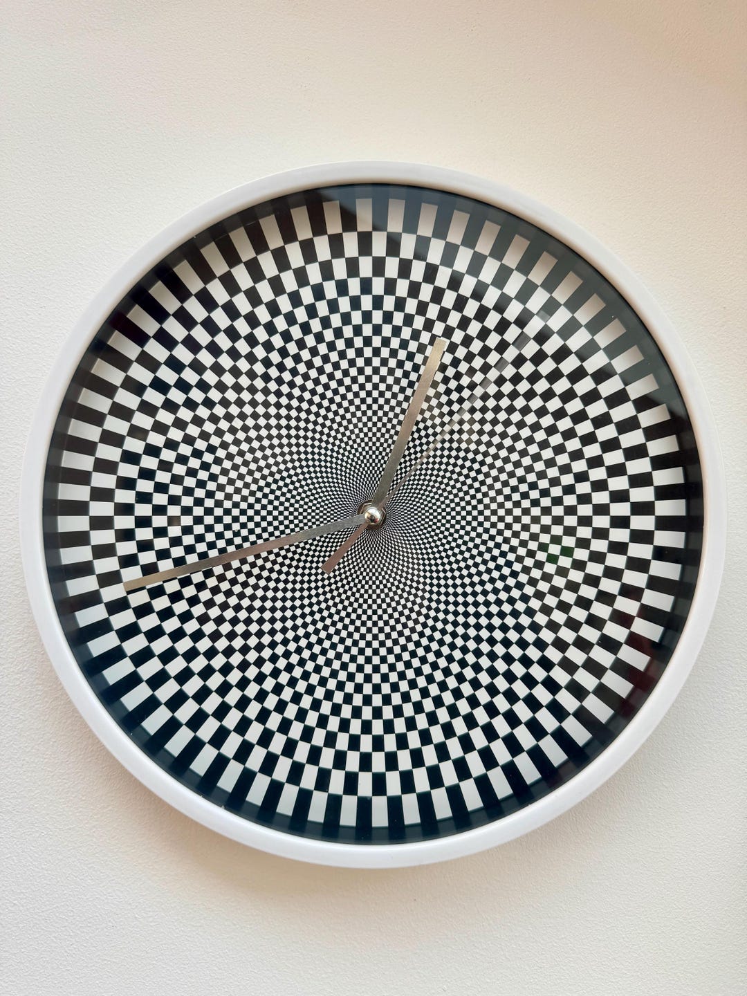 Op Art Wall Clock – 30cm, Battery-powered, Black & White Optical ...