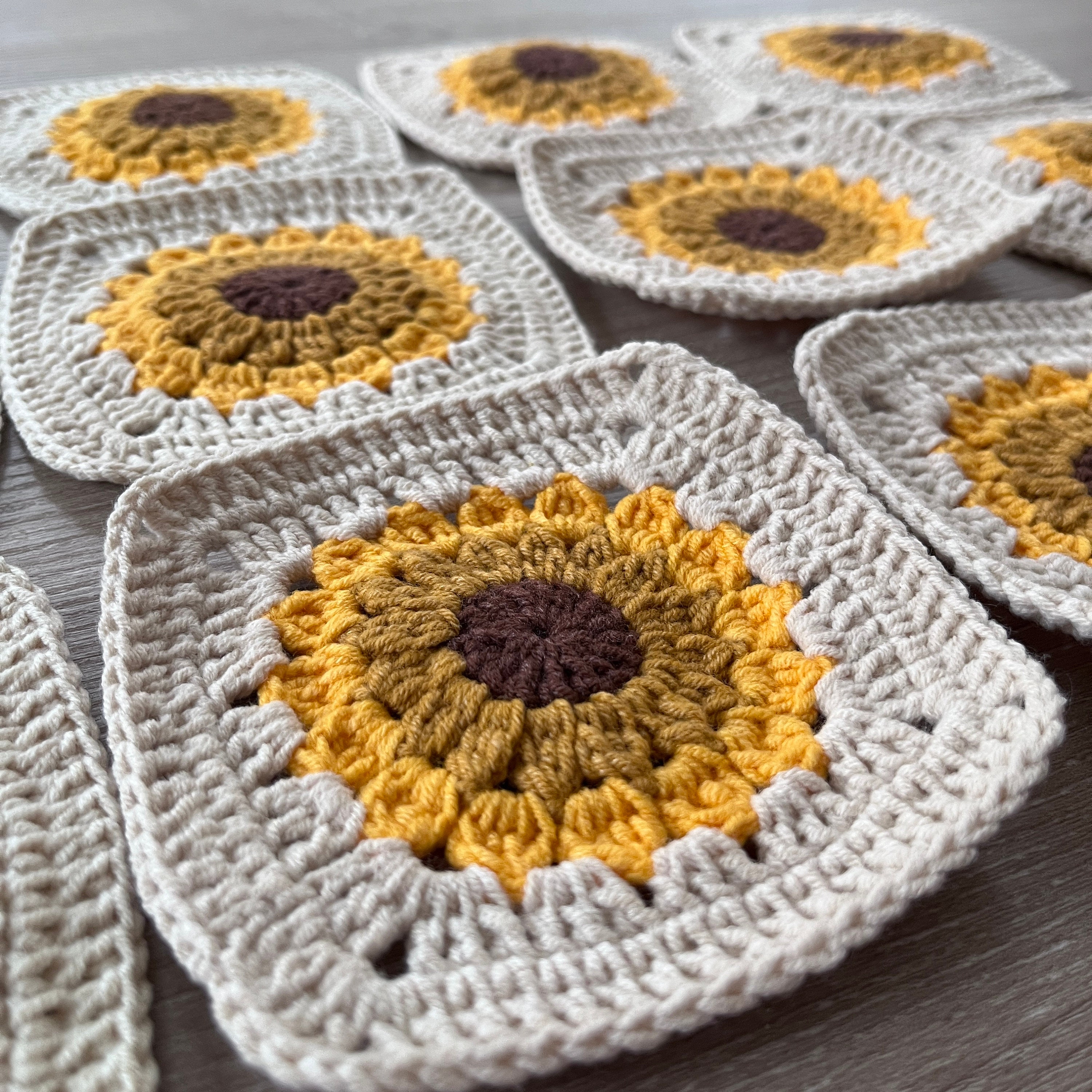 Sunflower Granny Square Kit Set of 12 , Premade Crocheted Sunflower ...