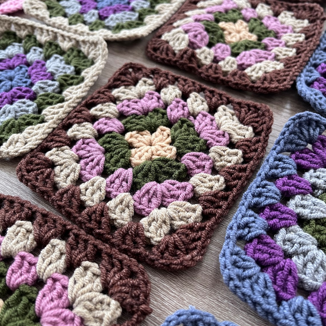 Set of 20 Granny Square Set, Premade Granny Squares, Retro Crochet Kit ...