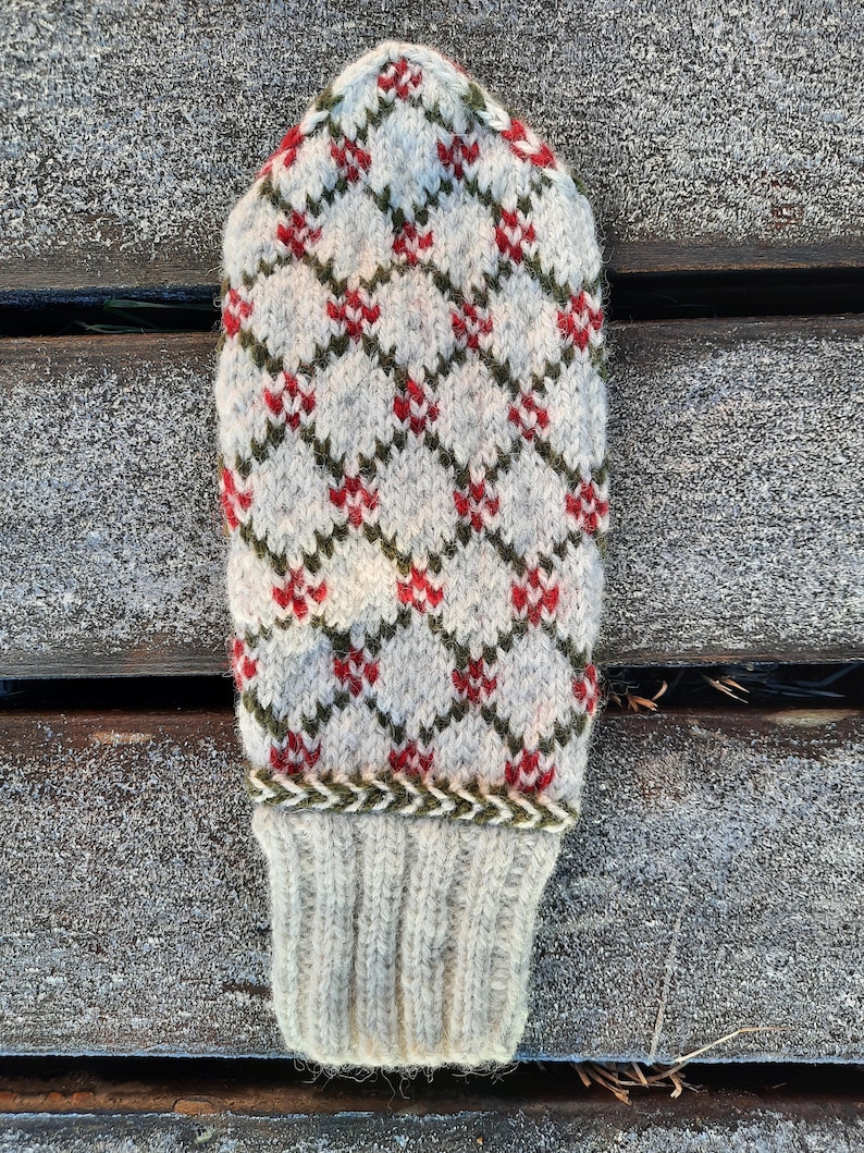 Estrid Mittens Knitting Pattern - Etsy