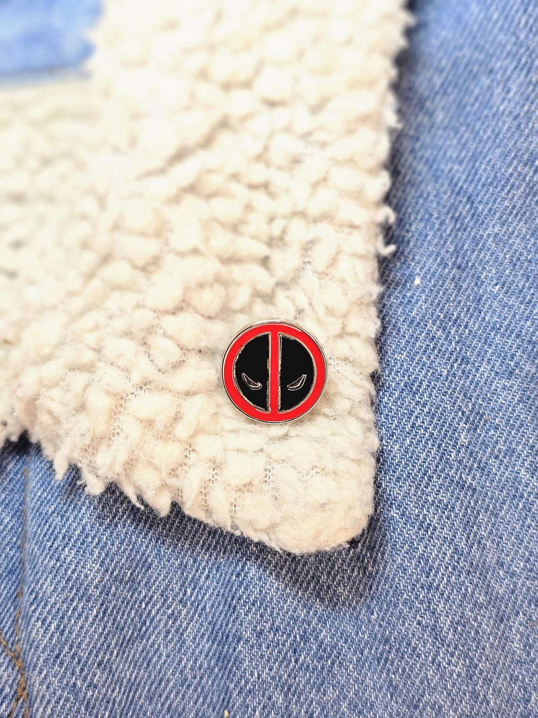 Deadpool Logo Enamel Pin Collectors Pin Badges Enamel Brooch Vintage ...