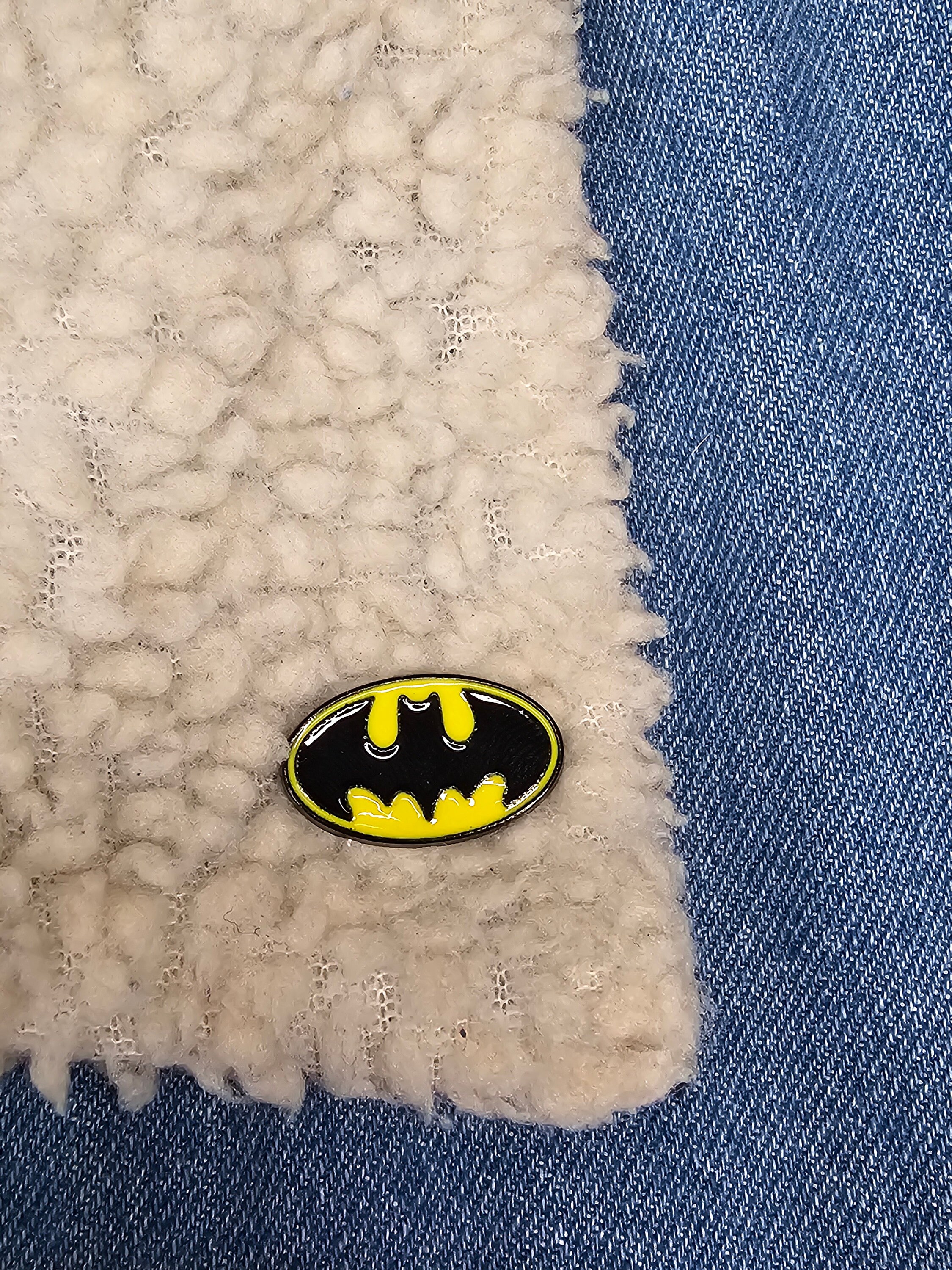 Batman Logo Enamel Pin Collectors Pin Badges Enamel Brooch Vintage ...