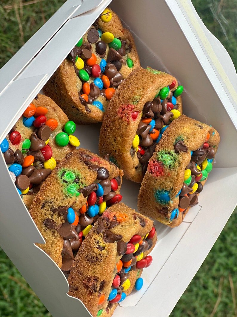 M&M Chocolate Chip Nutella Stuffed Deep Dish Cookie Recipe Gourmet ...