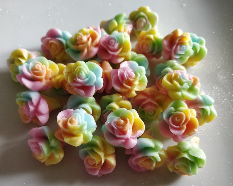 Edible Rainbow Coloured Mini Roses Ideal for Cupcake Toppers Fondant ...